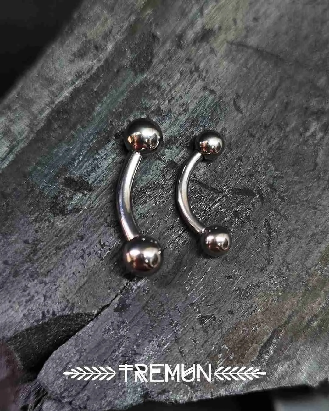 Barbell Curvo 16G – Tremun Piercing